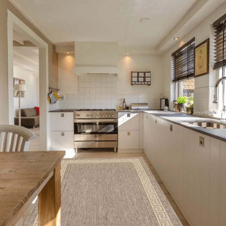 What Types of Rugs are Suitable for Kitchens?