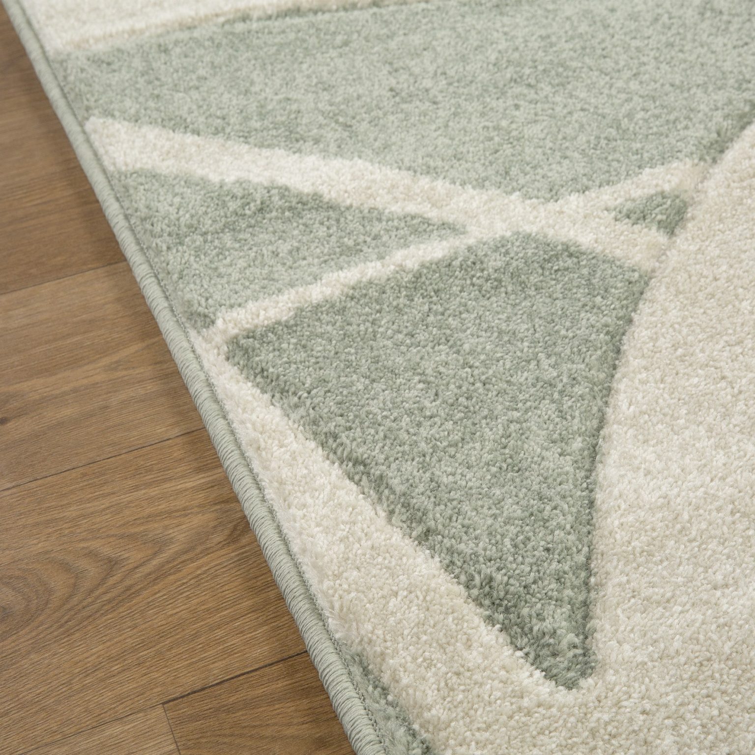 Portland 57 G Green and Cream Rug